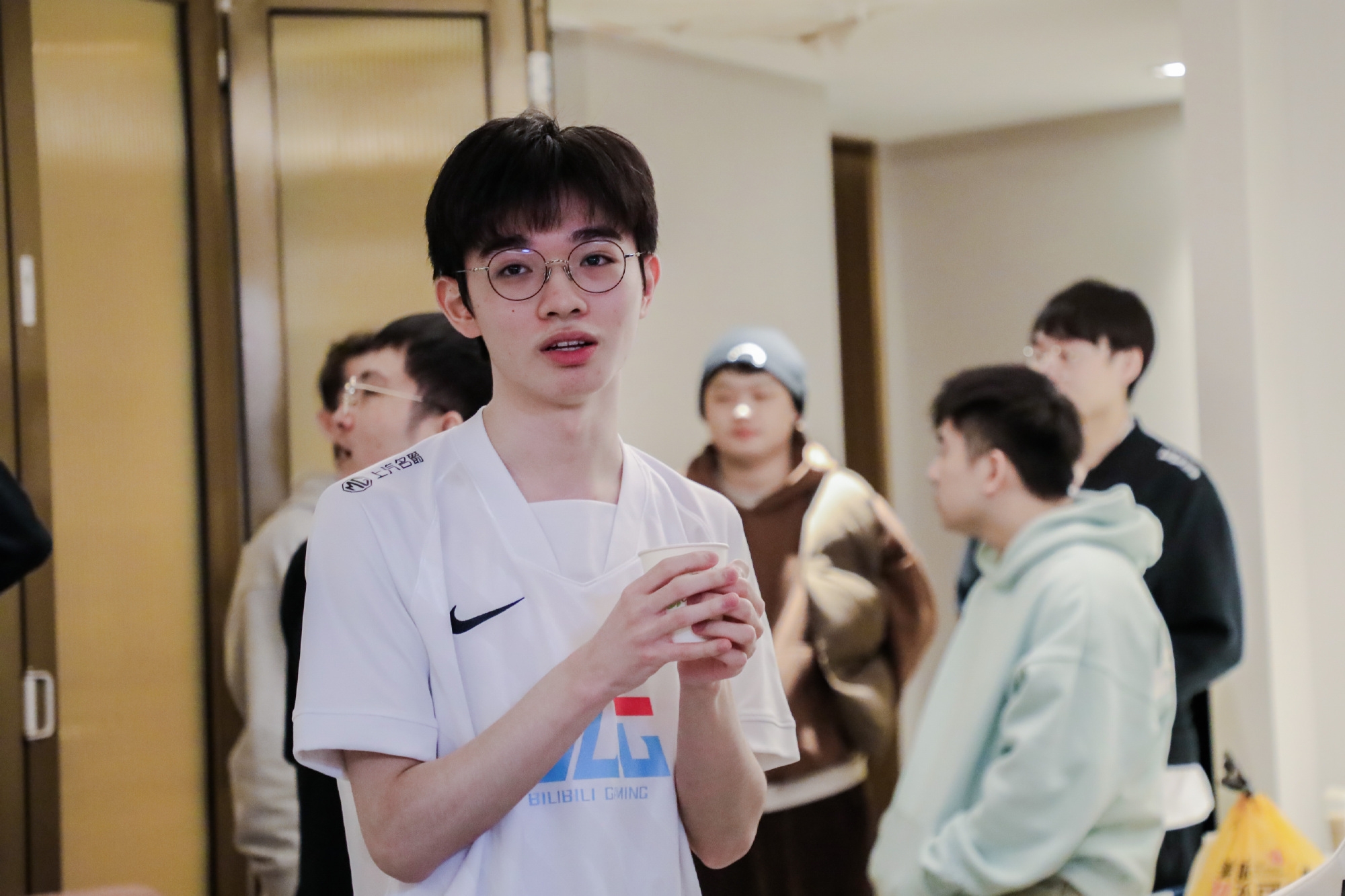 Uzi最后余热被耗尽，BLG官宣Uzi暂时休整，粉丝嘲讽摆烂-小米游戏中心