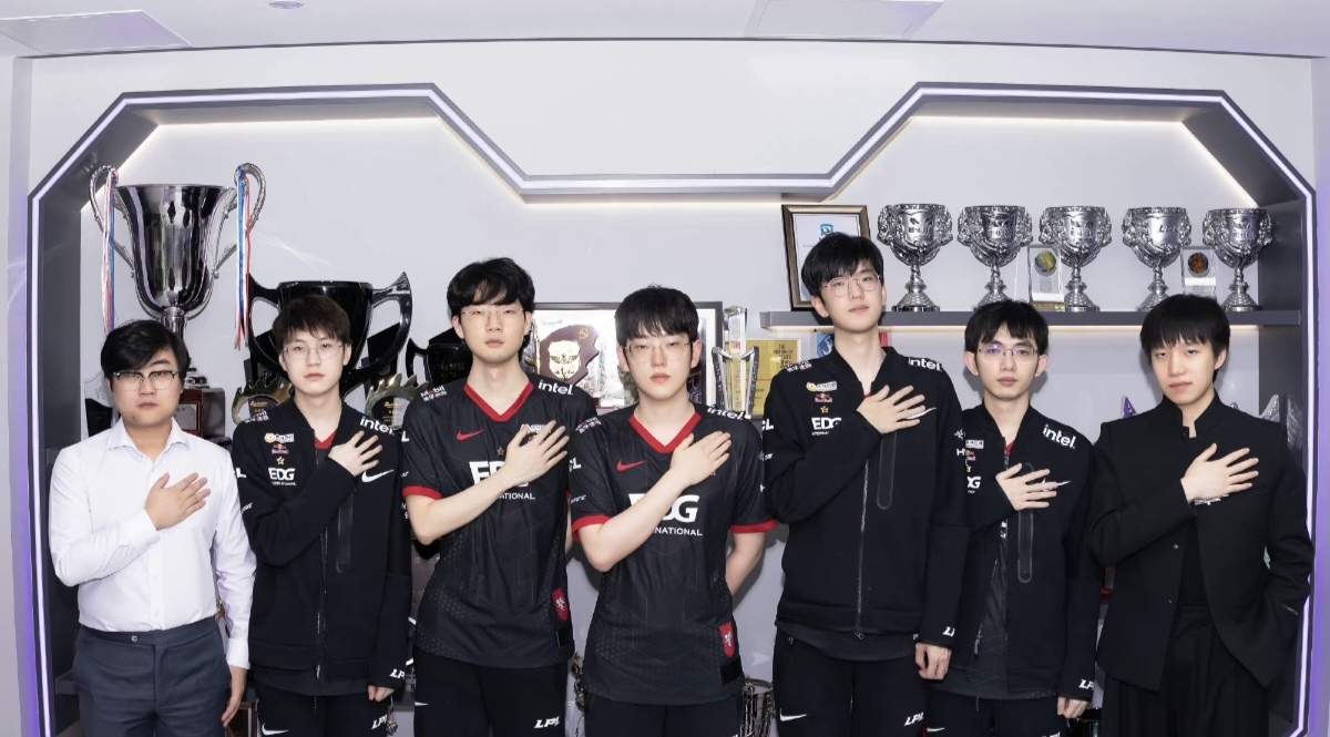 BLG始乱终弃错失Uzi，V5被曝又要捡漏，粉丝斥责别来拆队 - 英雄联盟电竞经理-小米游戏中心